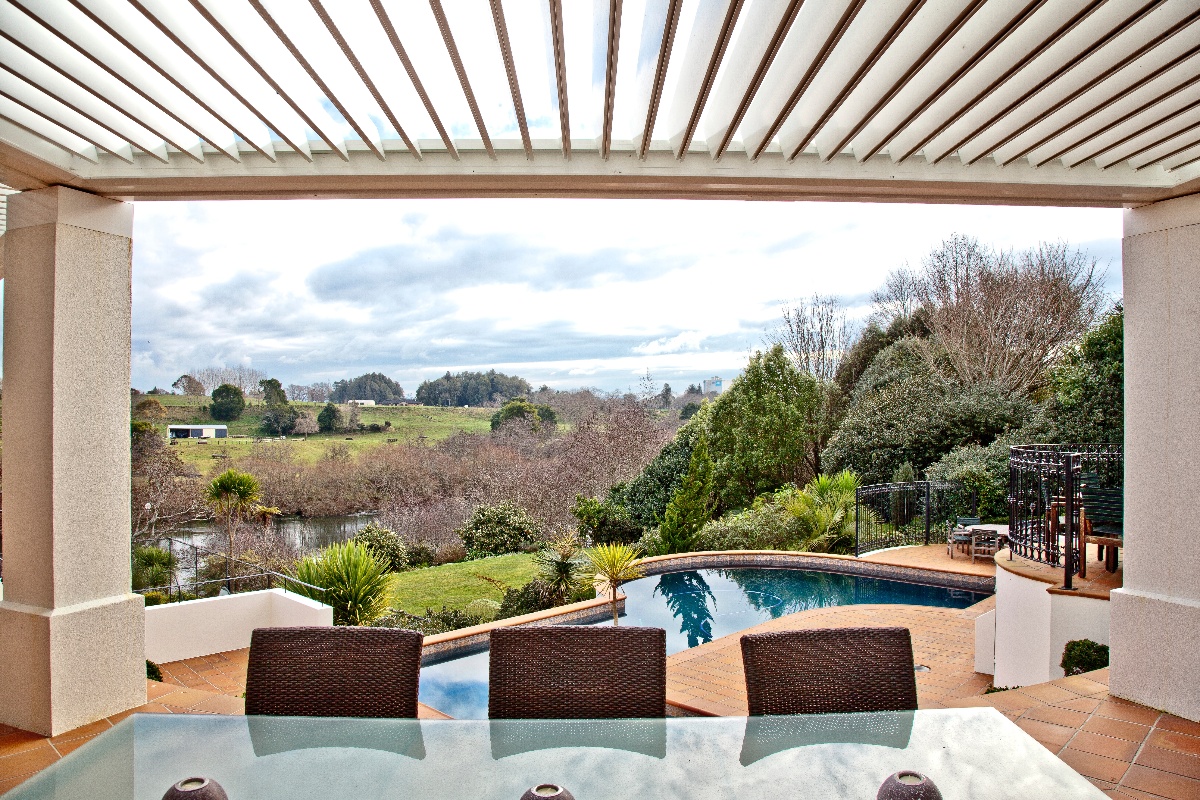 What is a loggia and why are they perfect for louvres? | Aurae