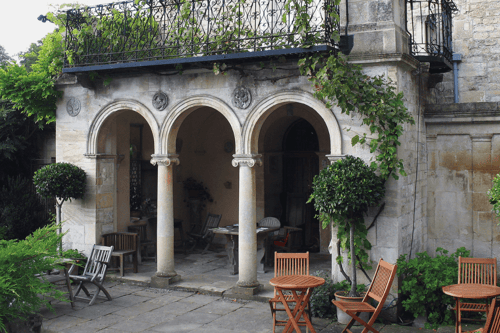 What is a loggia and why are they perfect for louvres? | Aurae